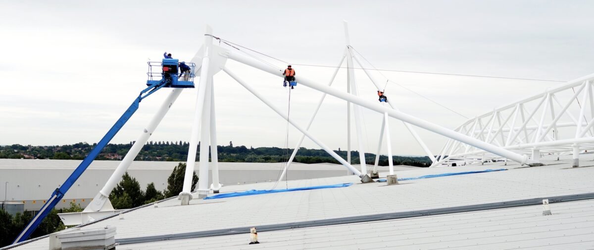 Rope Access vs MEWPs in London: What’s Right for Your Building? - Peak ...