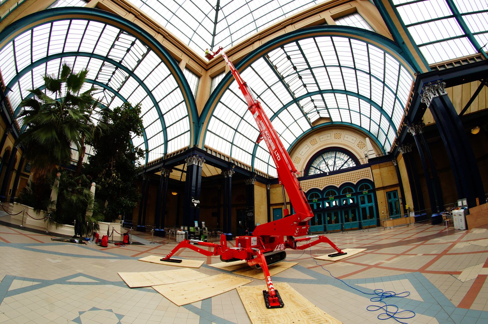 When Should You Use a MEWP Instead of Rope Access in London? - Peak ...