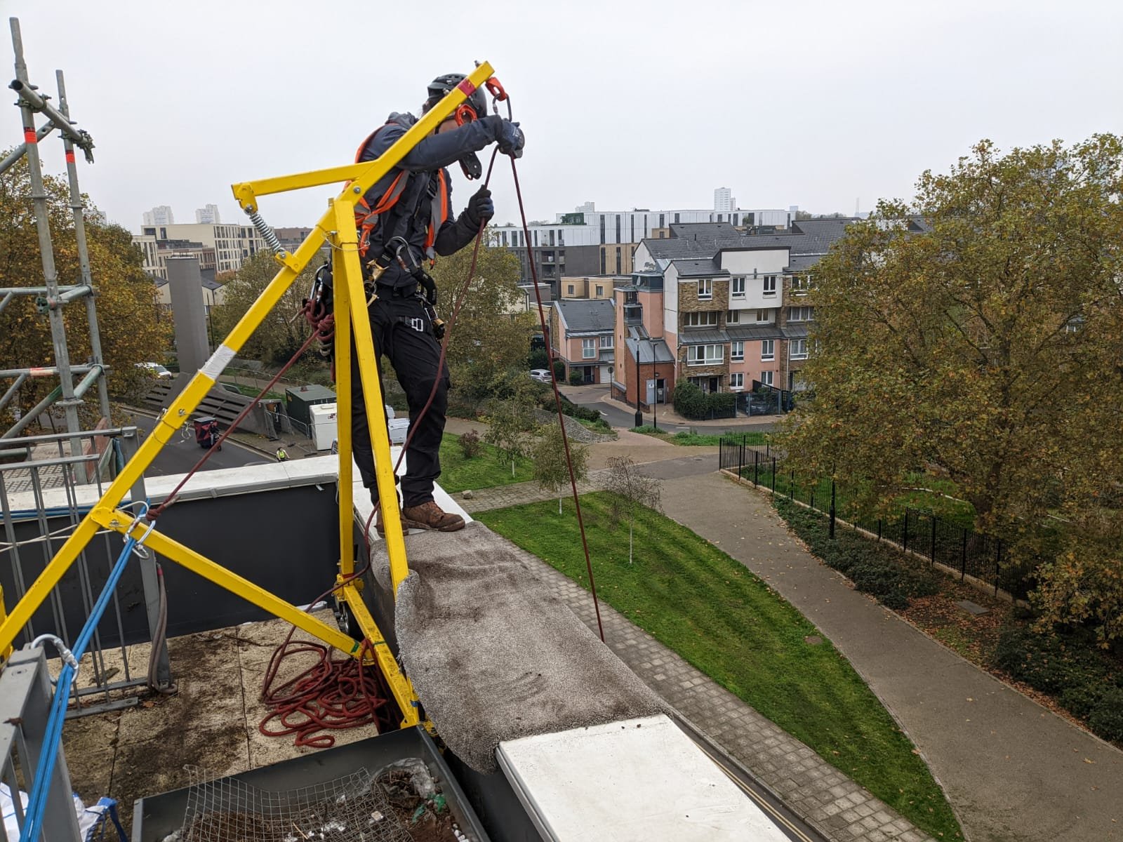 Rope Access Cable Tray Installation – Salisbury House, London EC2M ...
